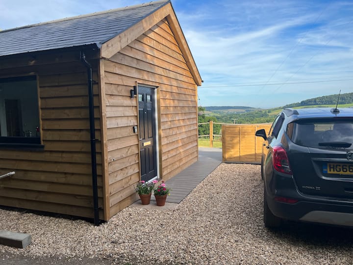Wyld Cabin. - Charmouth