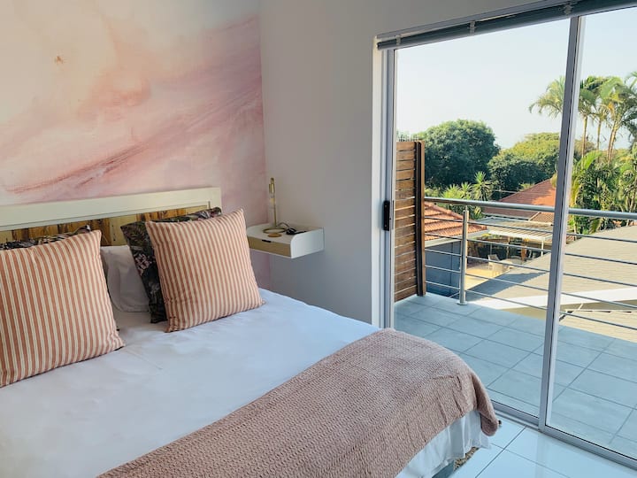 Light And Bright Cottage With A View Of The World - Durban North