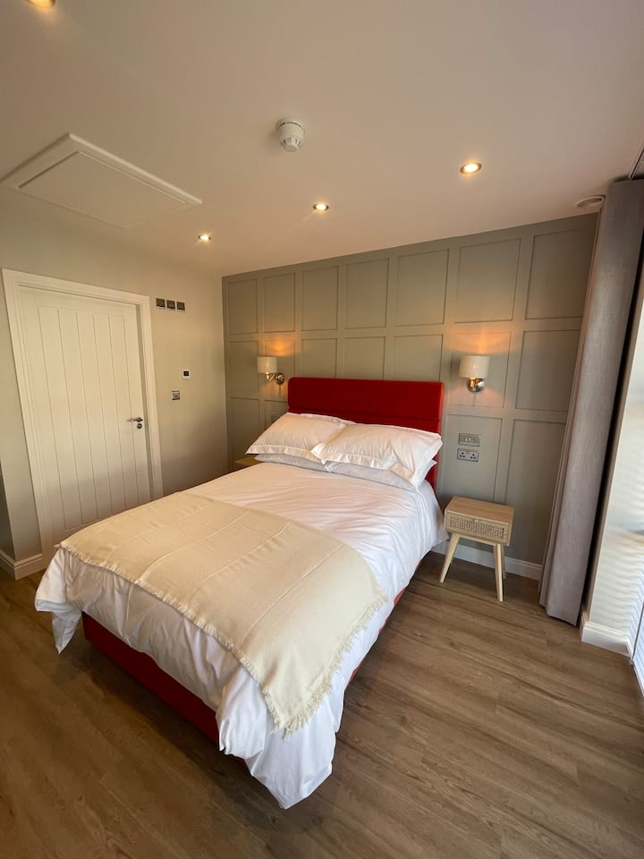 Crab Apple Deluxe Double Room @ The White Swan - Wetherby