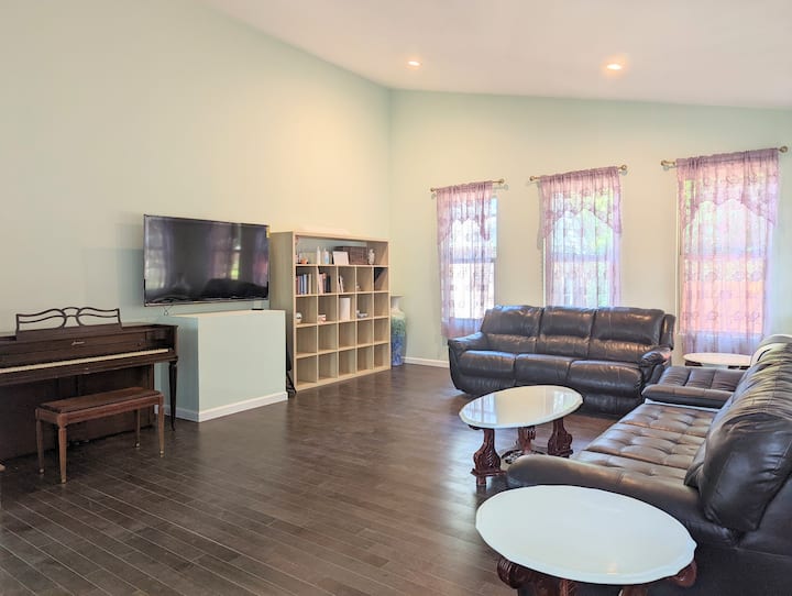 Home In Ne Dc. 5 Bd/3ba - Washington, DC