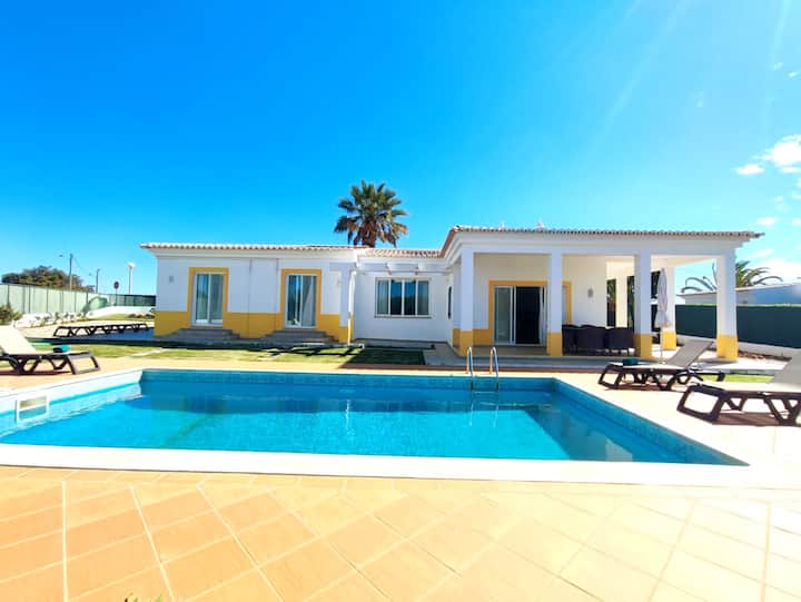 Villa Feliz Mit Privatem Pool - Lagoa