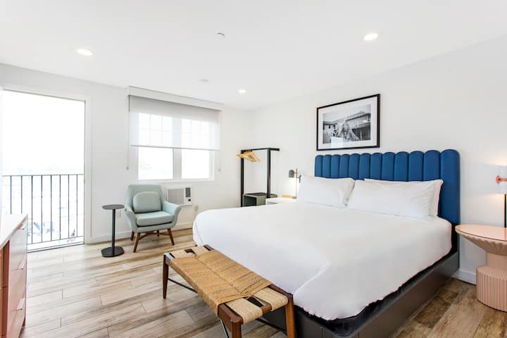 Corner King Room W/ Small Balcony - Fire Island, NY