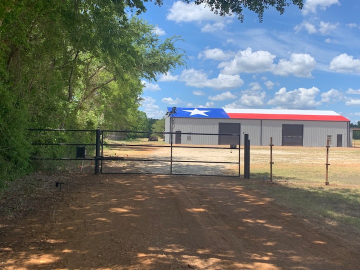 Nunas Lovely 2 Bedroom Office Suites - Palestine, TX