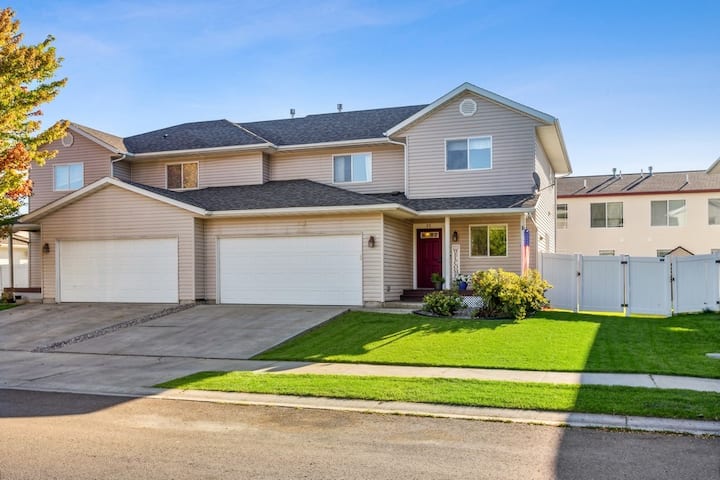 Spacious Retreat W/ Free Parking & Allergen-free - Kalispell, MT