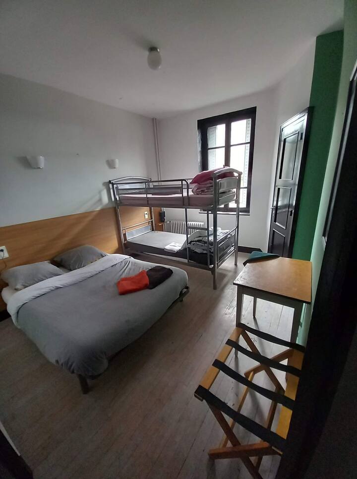 Chambre 2 A 4 Personnes Au 1er - Puy de Sancy