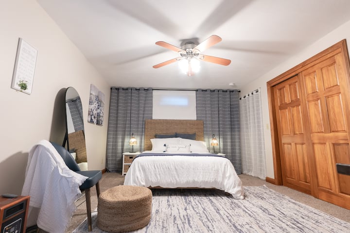 Modern & Cozy 1 Bedroom With Ensuite Bathroom - Yellow Springs