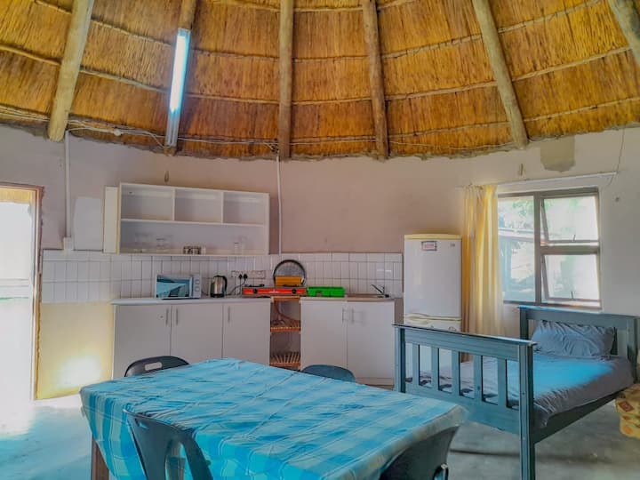 Spacious Open Plan Bedroom With A Kitchenette - Port Saint Johns