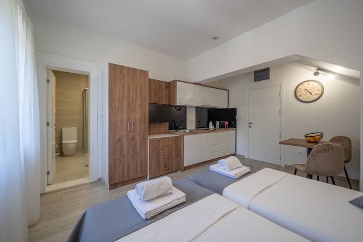 L & J Studio Apartment 1 - Kotor