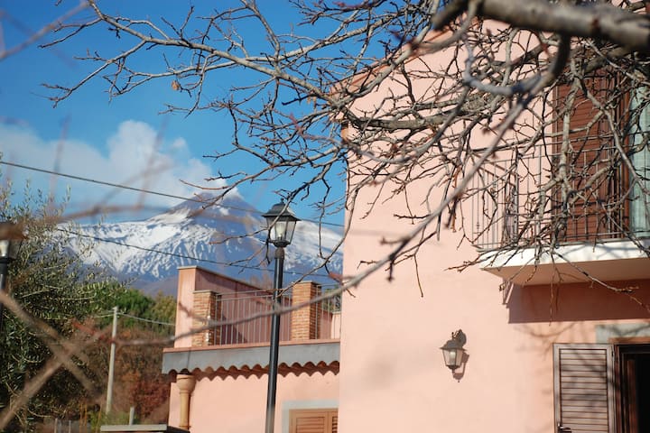 Casa Tra I Vigneti Di Zafferana Etnea - Milo