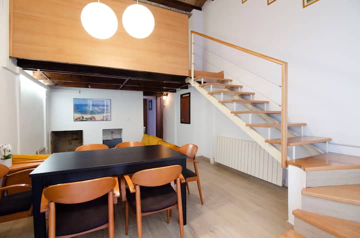 Planta Baja Con Encanto Y Patio En  Barrio Sants - Barcelona