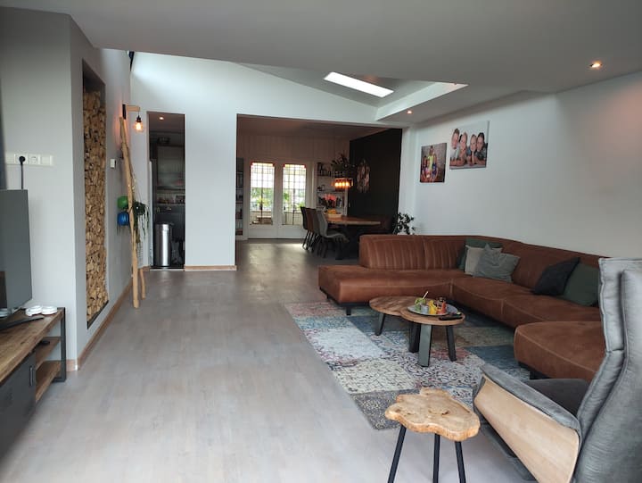 Landelijk & Kindvriendelijke 2-onder-1-kapwoning - Dordrecht