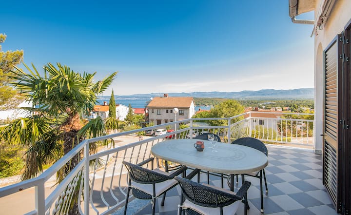 Very Spacious Holiday Apartment With Two Bedrooms - Malinska