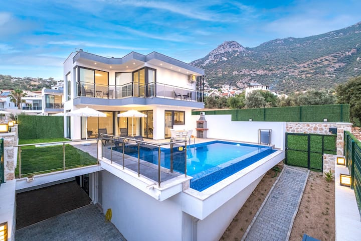 Antalya Kalkanda Deniz Manzaralı Muhafazakar Villa - Kalkan