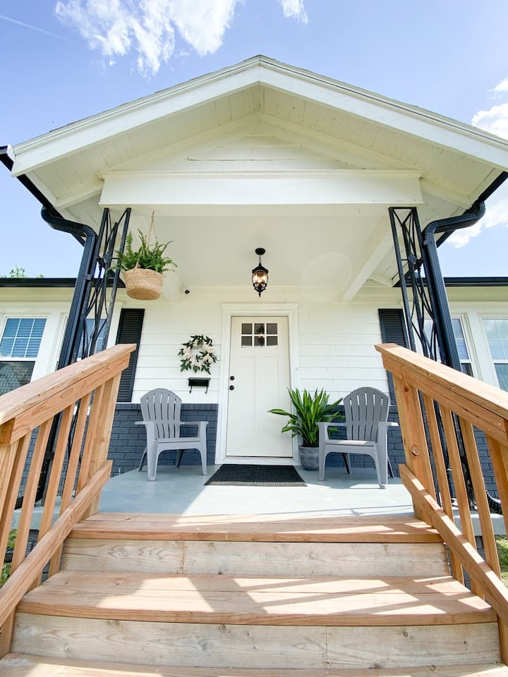 Clean & Stylish 3-bedroom Craftsman Near Mwsu - Saint Joseph, MO