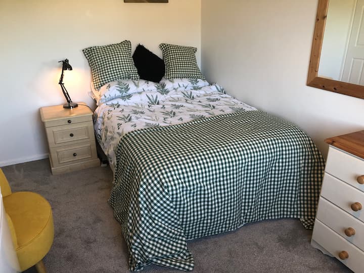 Spacious Double Bedroom With Private Bathroom - Taunton