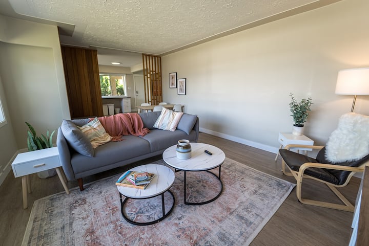 Heart Of Downtown Kamloops - W/d + King Bed - Kamloops
