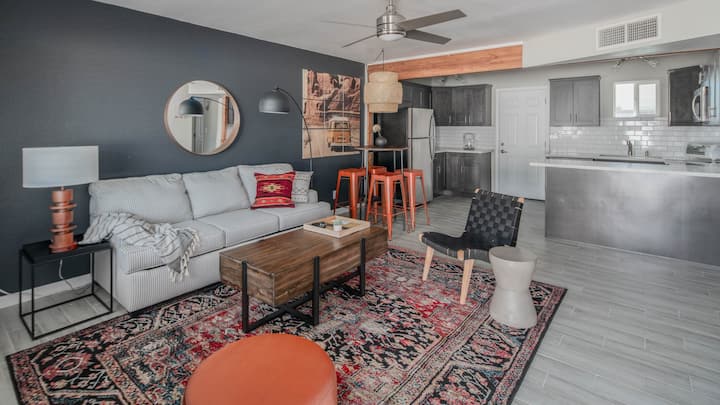 Prince | 2 Br Apartment Near Arcadia - Phoenix, AZ