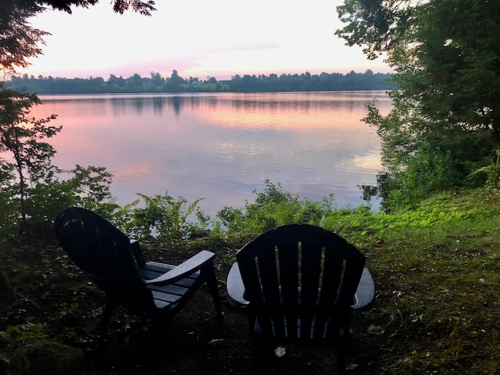Charming Lakefront Pine Cottage - Beach Road, ME