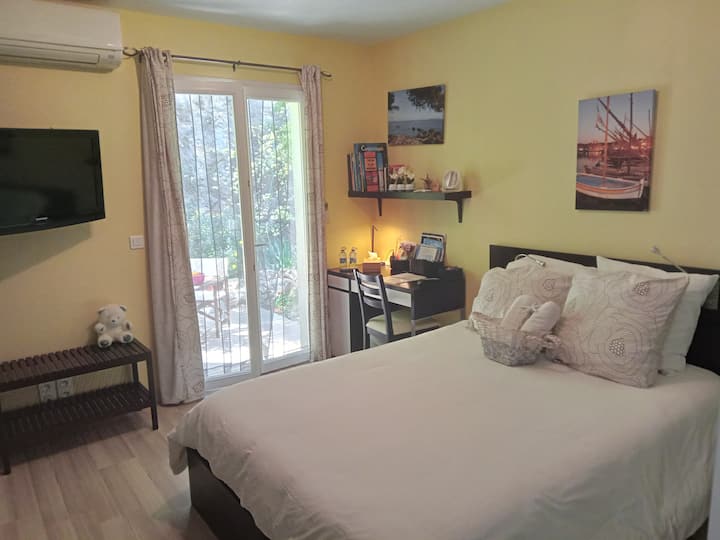 Chambre Climatisée Avec Terrasse Privative - Hyères