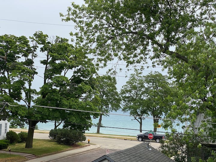 Sunrise! Pro Cleaned, Self Check In - Sleeps 6 - ラシーン, WI