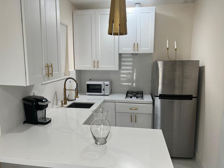 Remodeled Studio For A Couple, Close To The  Beach - Redondo Beach, CA