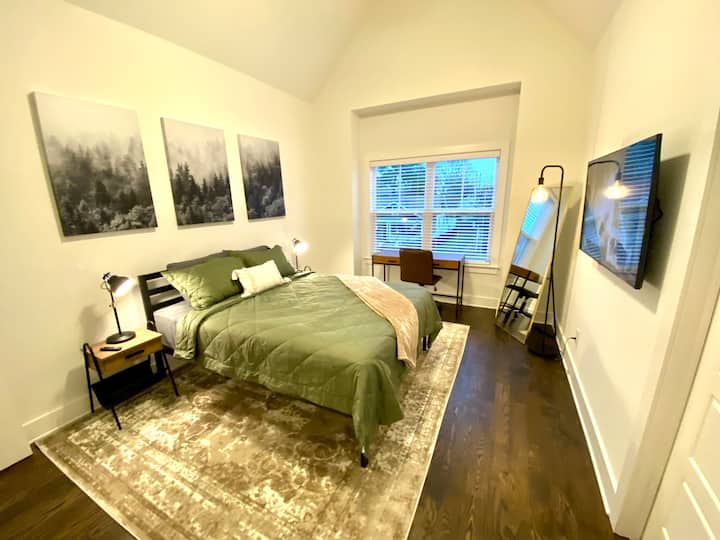 Large Bedroom W/workspace, Ev Charger, Laundry - Nashville, TN