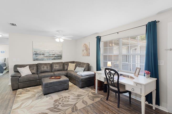 The Downtown Retreat One - Ocala, FL
