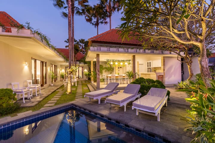 Tropical 3bd Villa*finns Club*berawa Beach*canggu - Canggu