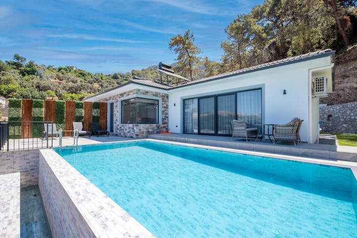 Fethiye Faralya'da Deniz Manzaralı Korunaklı Villa - Faralya