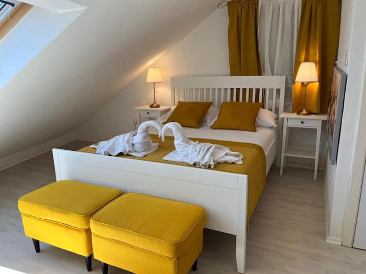 Bedroom With Bathroom In The Main Centre For 2 - Bol