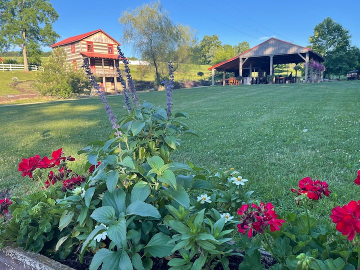The Willow House, 2 Bedroom Log Home - Ligonier, PA