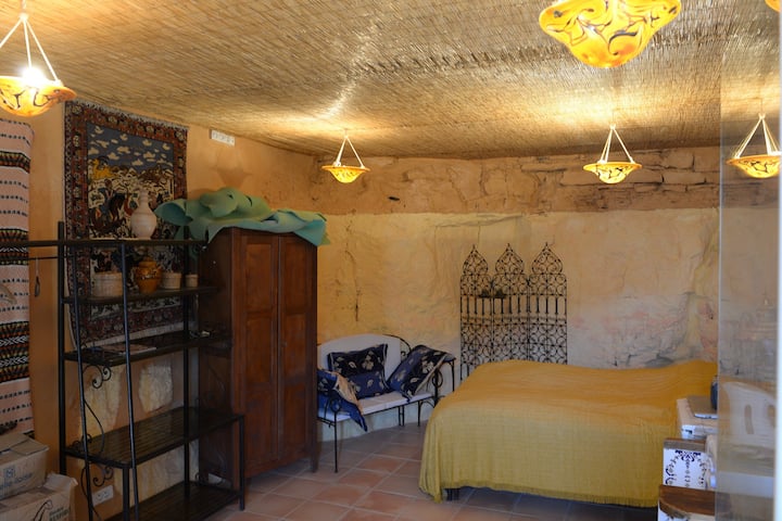 Cabrerets: Chambre Ocre Sur Le Chemin - Path-room - Saint-Cirq-Lapopie