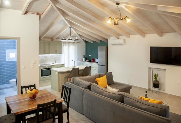 Kamari Luxury Apartment- 2 Bedrooms, 2 Bathrooms - Lefkada