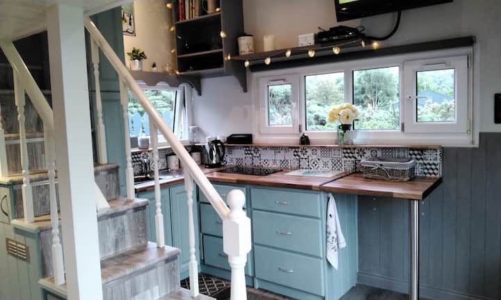 Delightful Tiny House With Stunning Mountain Views - 