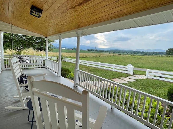 Hebron Valley Sunsets Farm House - Early Mountain Vineyards, Madison