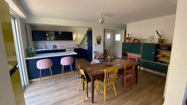 Maison Familiale Avec Chaton Mignon - Ibis Budget Nantes Reze Aeroport