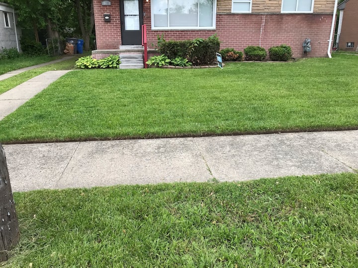 Cozy Two-bedroom Home With Wifi And Free Parking - Detroit Metro Wayne County Airport (DTW)