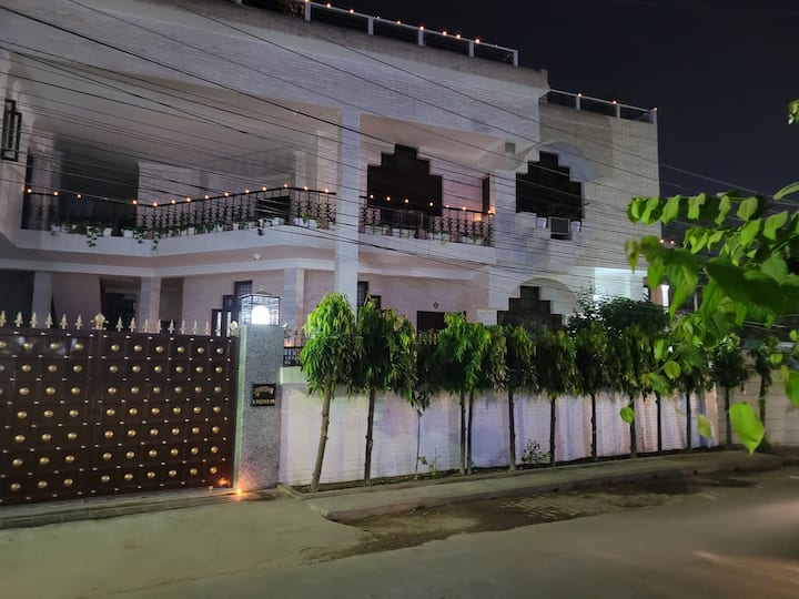 Nirvana Nilayam - 5 Bedroom Home Stay At Varanasi. - Varanasi