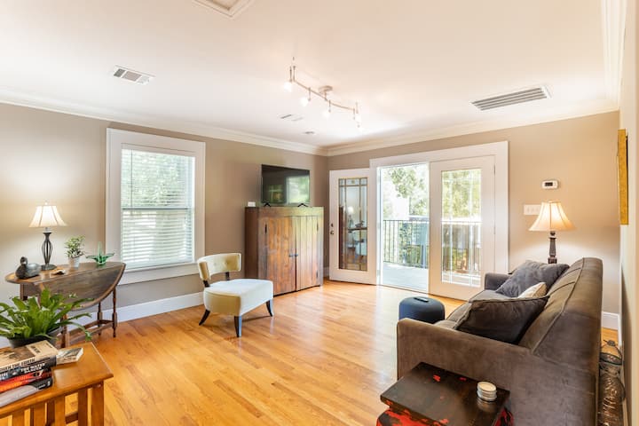 Beautiful Furnished 1/1 Garage Apt In Hyde Park. - Austin, TX