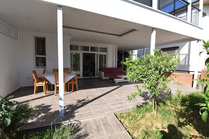 Deni̇ze Sifir Müstaki̇l 2 Katli Ev Si̇te İÇEri̇si̇nde - Side