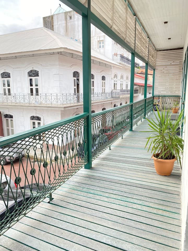 3-apartamento En Casco Antiguo Con Terraza - Panamá