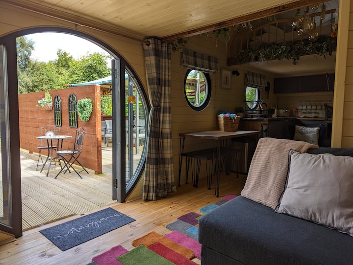 Cherry Tree Pod With Hot Tub & Now 'Dog' Friendly - Forres