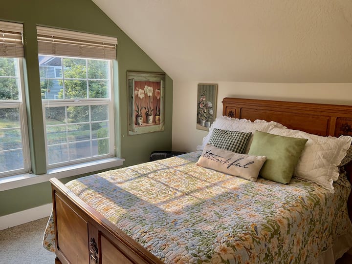 Beautiful Storybook Suite In Tranquil Setting - Eugene, OR