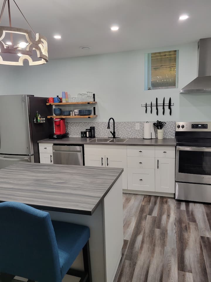 Cozy Bachelor With Fireplace - Saint John