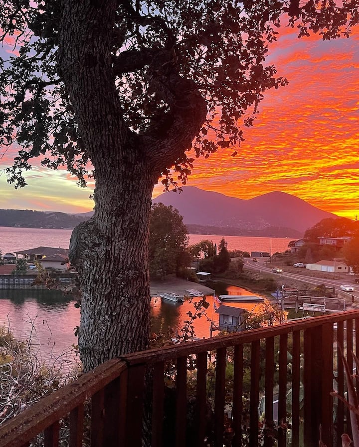 Clearly A Clearlake Gem On Edge W/a Panoramic View - Clearlake, CA