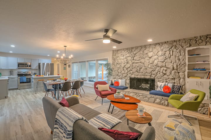 Hot Tub, Mountain Views, Big Yard-family Friendly! - Albuquerque