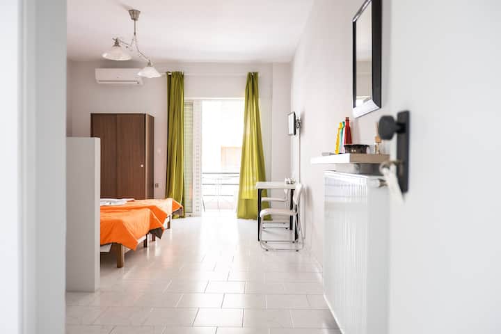 Open Plan, Quiet, 4 Mins To Old Venetian Harbor - Chania