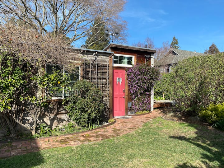Tiny House/studio Oasis Where First Tweet Was Sent - Oakland, CA