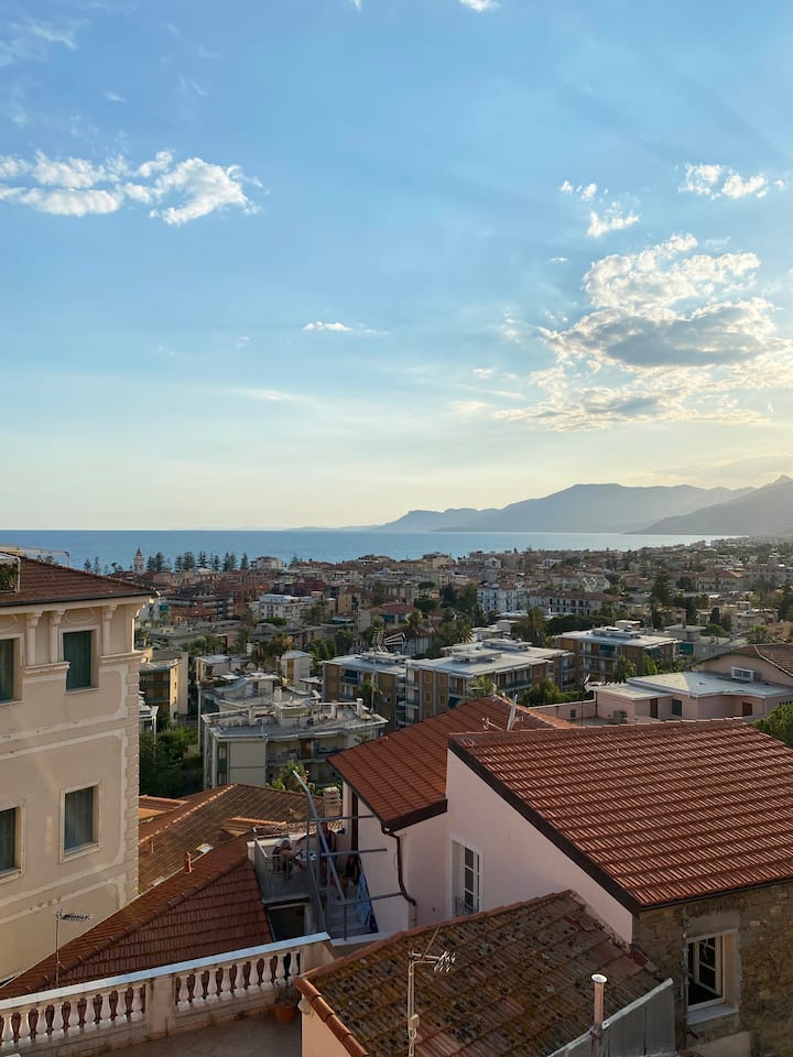 Casa Petra - Appartamento Vista Mare Città Vecchia - Bordighera
