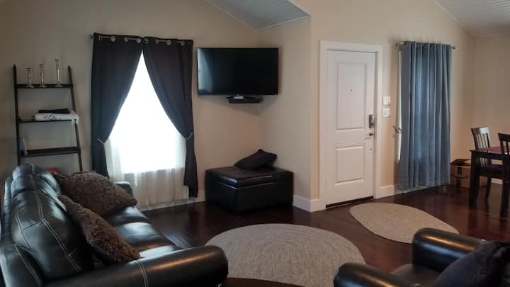 Cheerful Hidden Gem - Minutes From All The Fun! - New Braunfels, TX